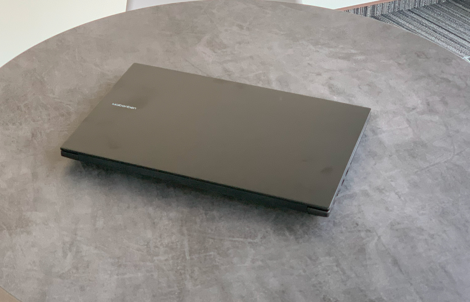 Maibenben P527 — производительный ноутбук с Intel Core и Intel Arc