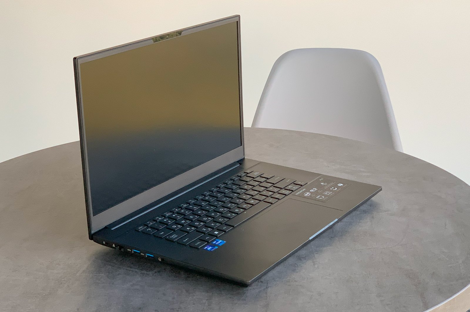 Maibenben P527 — производительный ноутбук с Intel Core и Intel Arc