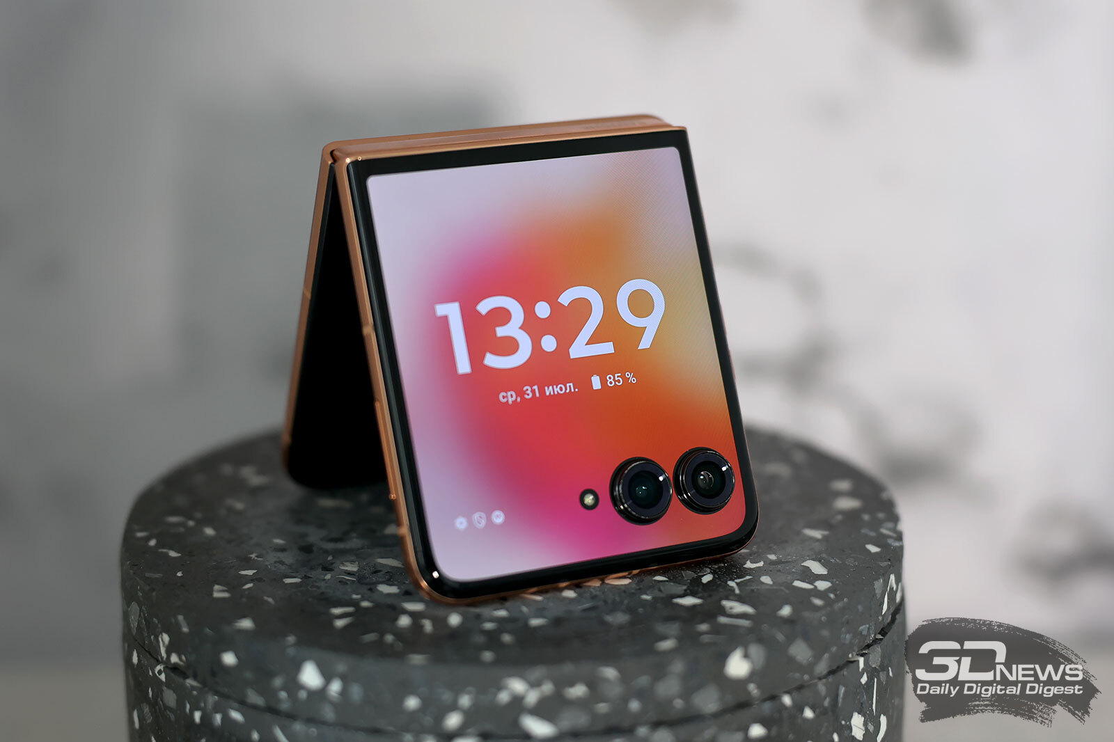 Обзор смартфона Motorola Razr 50 Ultra: когда сдал все хвосты / Смартфоны