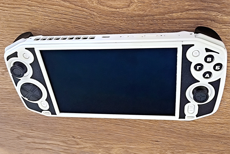 Fplus показала прототип российской игровой консоли с отечественными ОС и импортозамещёнными кнопками