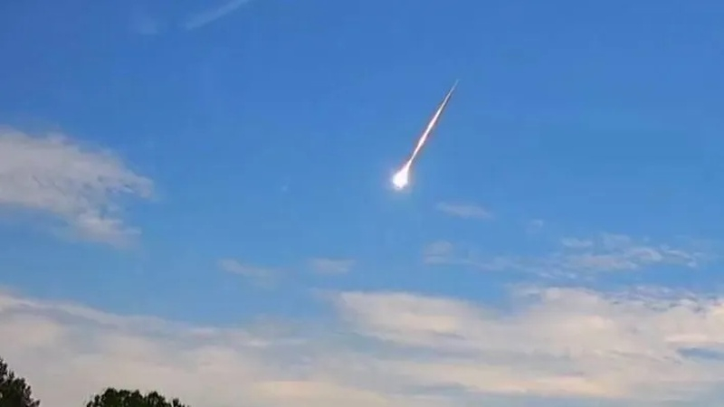 A burning meteorite weighing more than a ton exploded over the United ...